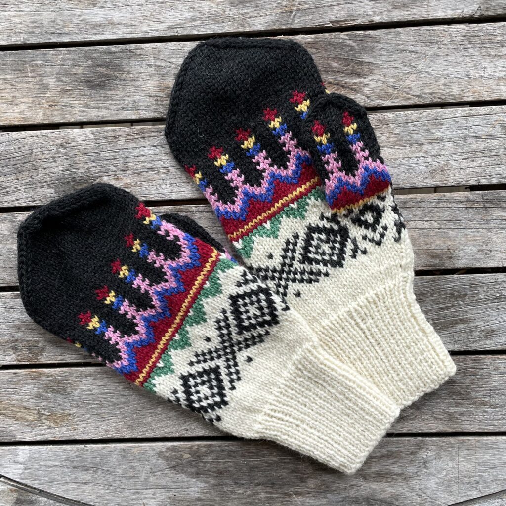 MITTENS with “Claw” Pattern from Setesdal – Arne & Carlos Shop