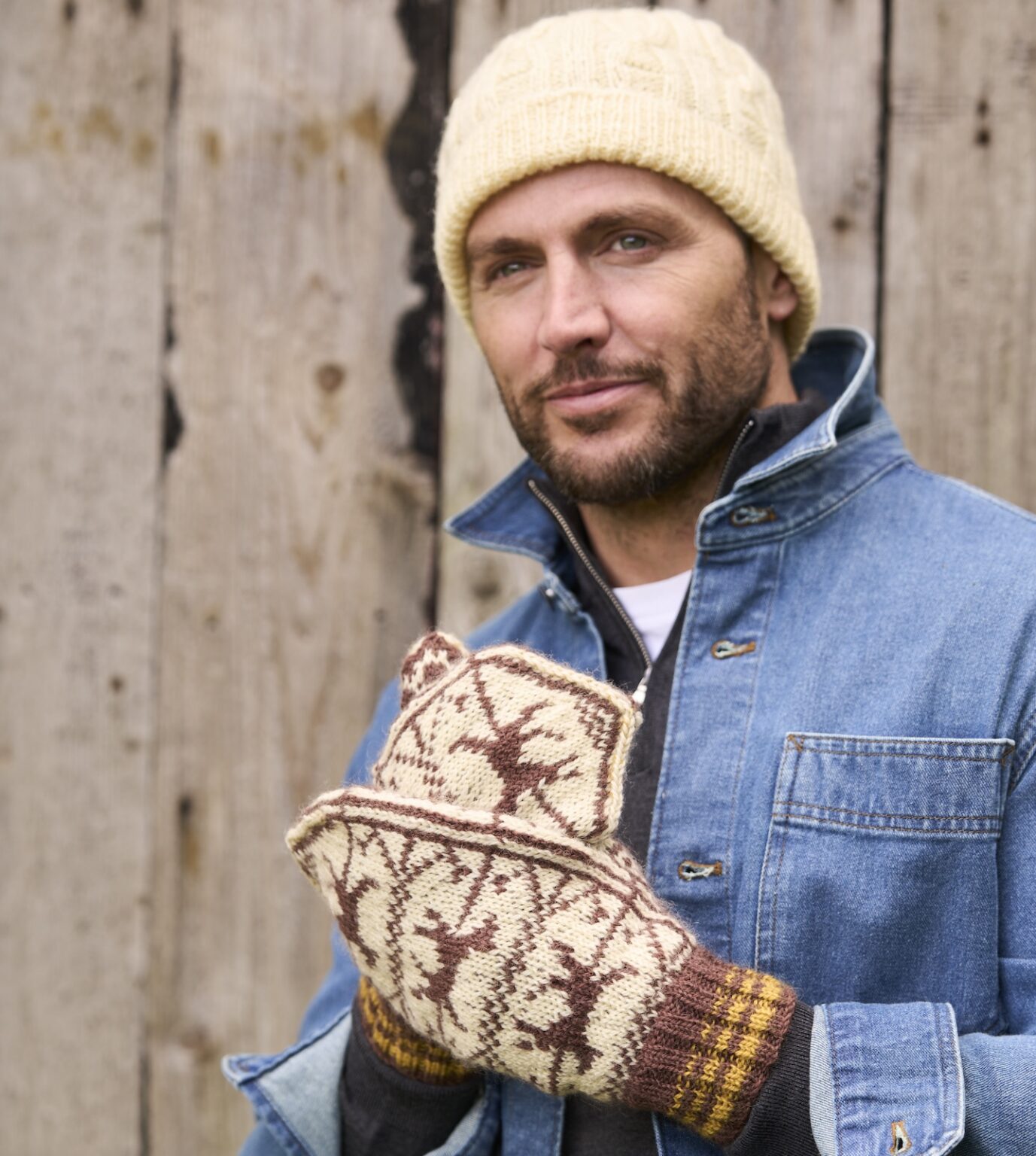 ISFJORD Hat and LONGYEARBYEN Mittens – Arne & Carlos Shop